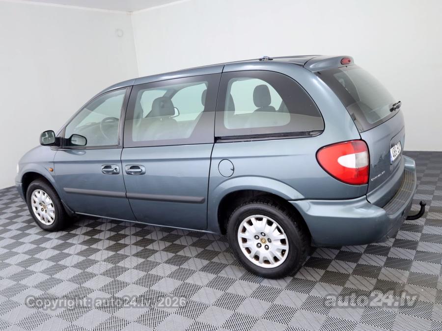 Grey Chrysler Voyager 2006 in Tallinn, with an engine capacity of 2.80 L and mileage of 348 thousand km for 899 €, photo 5 on AUTOMOTO.COM.LV