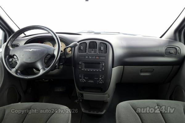 Pelēks Chrysler Voyager 2006 Tallina, ar dzinēja tilpumu 2.80 L un nobraukumu 348 tūkst. km par 899 €, foto 5 vietnē AUTOMOTO.COM.LV