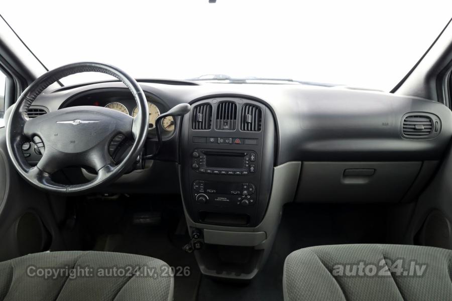 Grey Chrysler Voyager 2006 in Tallinn, with an engine capacity of 2.80 L and mileage of 348 thousand km for 899 €, photo 6 on AUTOMOTO.COM.LV