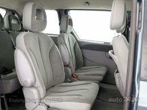 Grey Chrysler Voyager 2006 in Tallinn, with an engine capacity of 2.80 L and mileage of 348 thousand km for 899 €, photo 8 on AUTOMOTO.COM.LV