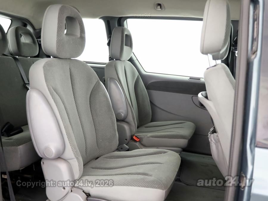 Grey Chrysler Voyager 2006 in Tallinn, with an engine capacity of 2.80 L and mileage of 348 thousand km for 899 €, photo 8 on AUTOMOTO.COM.LV