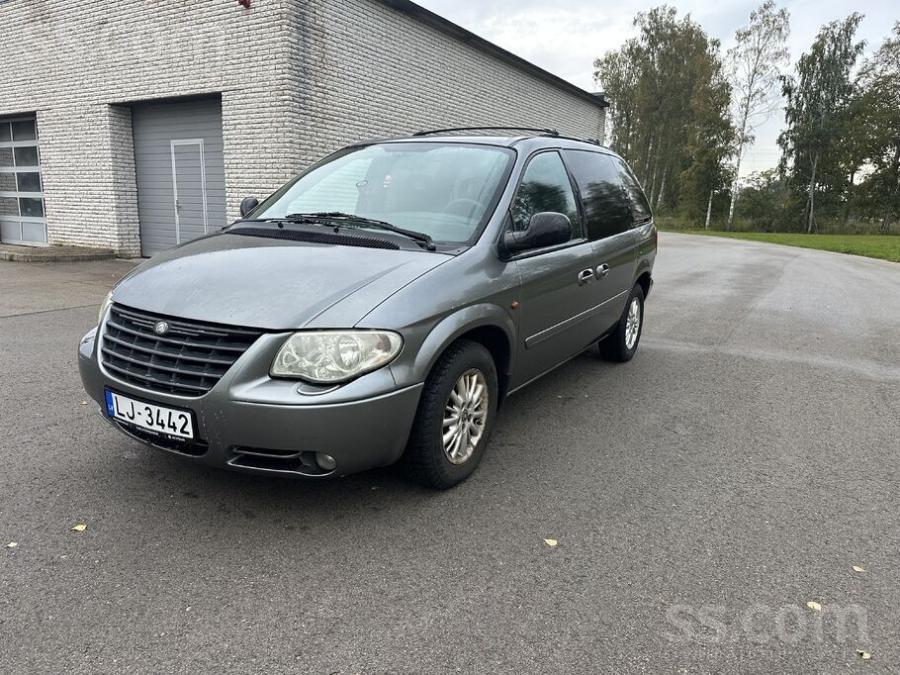 Grey Chrysler Voyager 2006 in Ogre, with an engine capacity of 2.50 L and mileage of 331 thousand km for 1650 €, photo 3 on AUTOMOTO.COM.LV