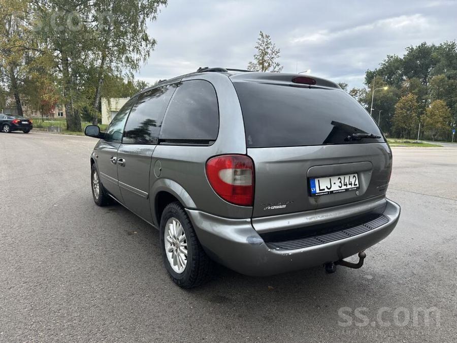 Grey Chrysler Voyager 2006 in Ogre, with an engine capacity of 2.50 L and mileage of 331 thousand km for 1650 €, photo 4 on AUTOMOTO.COM.LV