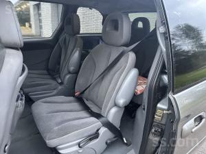 Grey Chrysler Voyager 2006 in Ogre, with an engine capacity of 2.50 L and mileage of 331 thousand km for 1650 €, photo 6 on AUTOMOTO.COM.LV
