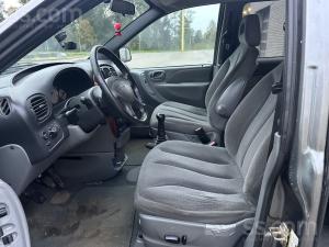Grey Chrysler Voyager 2006 in Ogre, with an engine capacity of 2.50 L and mileage of 331 thousand km for 1650 €, photo 7 on AUTOMOTO.COM.LV