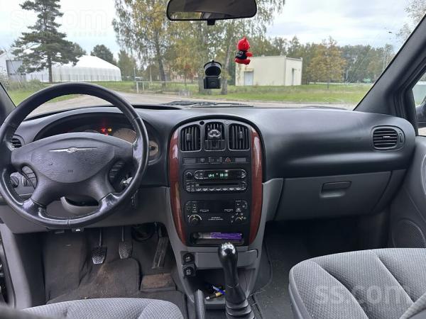 Серый Крайслер Вояджер 2006 в Огре, объемом двигателя 2.50 л и пробегом 331 тыс. км за 1650 €, фото 8 на AUTOMOTO.COM.LV