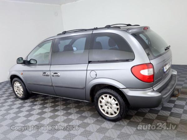Grey Chrysler Voyager 2007 in Tallinn, with an engine capacity of 2.50 L and mileage of 288 thousand km for 799 €, photo 4 on AUTOMOTO.COM.LV