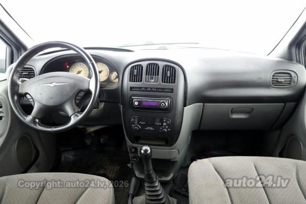 Grey Chrysler Voyager 2007 in Tallinn, with an engine capacity of 2.50 L and mileage of 288 thousand km for 799 €, photo 5 on AUTOMOTO.COM.LV