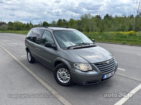Grey Chrysler Voyager 2008 in Tallinn, with an engine capacity of 2.80 L and mileage of 269 thousand km for 1499 €, photo 1 on AUTOMOTO.COM.LV