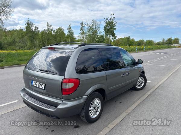 Grey Chrysler Voyager 2008 in Tallinn, with an engine capacity of 2.80 L and mileage of 269 thousand km for 1499 €, photo 4 on AUTOMOTO.COM.LV