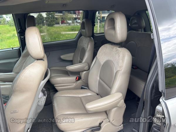 Grey Chrysler Voyager 2008 in Tallinn, with an engine capacity of 2.80 L and mileage of 269 thousand km for 1499 €, photo 6 on AUTOMOTO.COM.LV