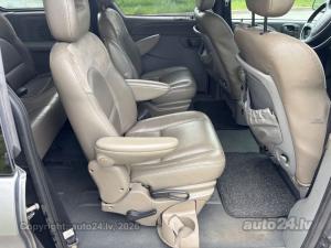 Pelēks Chrysler Voyager 2008 Tallina, ar dzinēja tilpumu 2.80 L un nobraukumu 269 tūkst. km par 1499 €, foto 9 vietnē AUTOMOTO.COM.LV