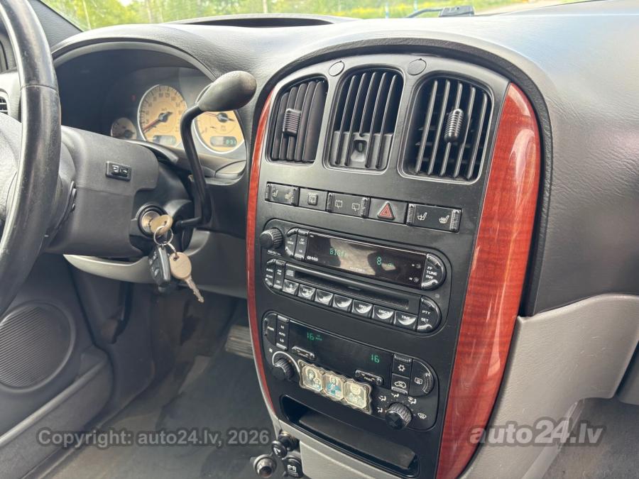 Pelēks Chrysler Voyager 2008 Tallina, ar dzinēja tilpumu 2.80 L un nobraukumu 269 tūkst. km par 1499 €, foto 12 vietnē AUTOMOTO.COM.LV