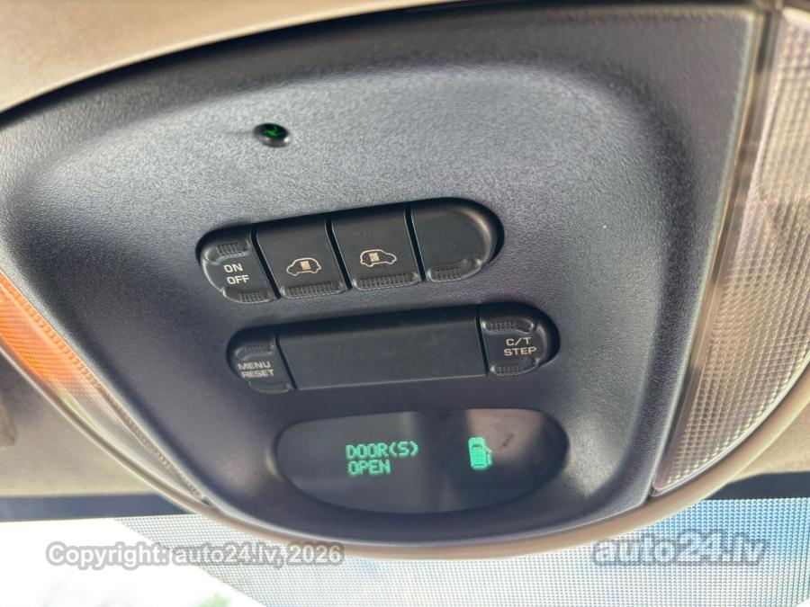 Pelēks Chrysler Voyager 2008 Tallina, ar dzinēja tilpumu 2.80 L un nobraukumu 269 tūkst. km par 1499 €, foto 13 vietnē AUTOMOTO.COM.LV