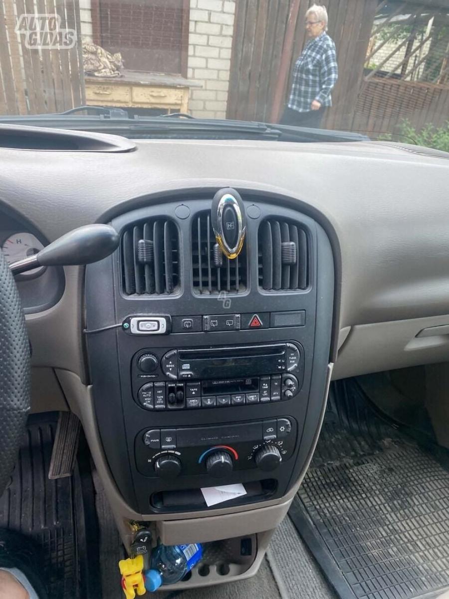Chrysler Voyager 2001 in Kaunas, with an engine capacity of 2.50 L and mileage of 299 thousand km for 900 €, photo 3 on AUTOMOTO.COM.LV