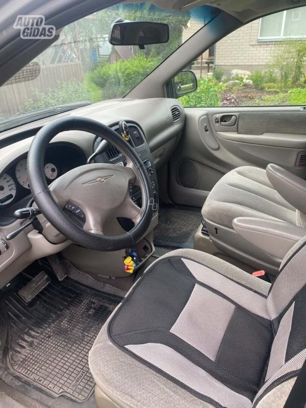 Chrysler Voyager 2001 in Kaunas, with an engine capacity of 2.50 L and mileage of 299 thousand km for 900 €, photo 6 on AUTOMOTO.COM.LV