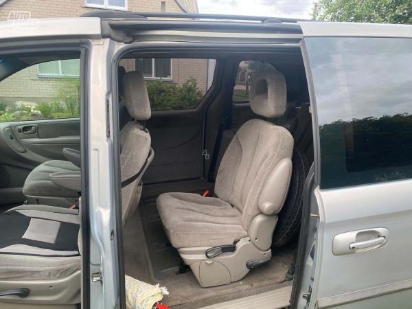 Chrysler Voyager 2001 in Kaunas, with an engine capacity of 2.50 L and mileage of 299 thousand km for 900 €, photo 8 on AUTOMOTO.COM.LV