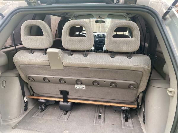 Chrysler Voyager 2001 in Kaunas, with an engine capacity of 2.50 L and mileage of 299 thousand km for 900 €, photo 9 on AUTOMOTO.COM.LV