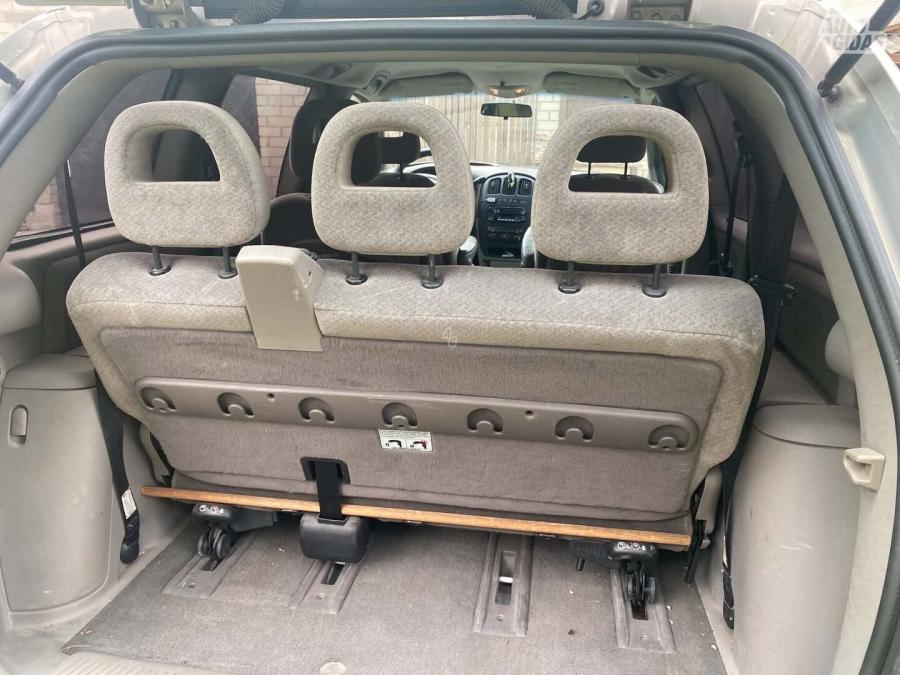 Chrysler Voyager 2001 in Kaunas, with an engine capacity of 2.50 L and mileage of 299 thousand km for 900 €, photo 10 on AUTOMOTO.COM.LV
