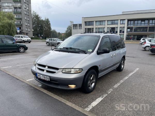 Chrysler Voyager 2000 in Daugavpils, with an engine capacity of 2.50 L and mileage of 355 thousand km for 1200 €, photo 1 on AUTOMOTO.COM.LV