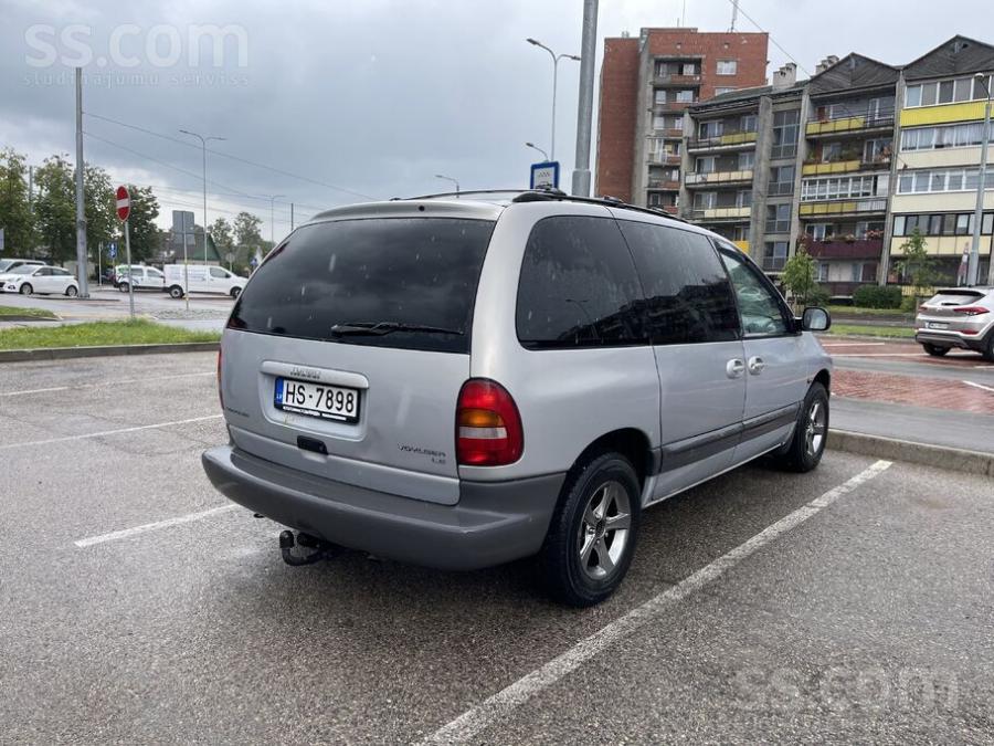 Chrysler Voyager 2000 in Daugavpils, with an engine capacity of 2.50 L and mileage of 355 thousand km for 1200 €, photo 3 on AUTOMOTO.COM.LV