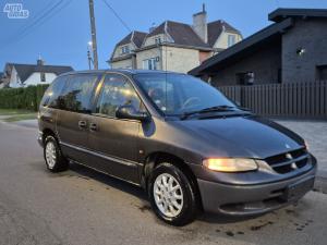 Chrysler Voyager 2000 in Siauliai, with an engine capacity of 2.50 L and mileage of 224 thousand km for 750 €, photo 3 on AUTOMOTO.COM.LV