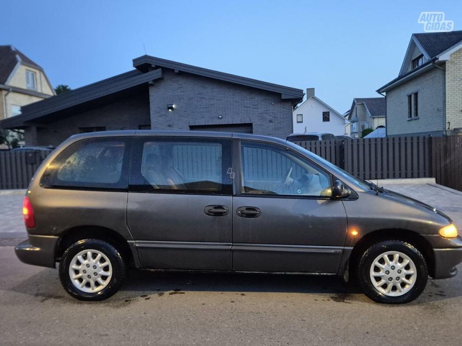 Chrysler Voyager 2000 in Siauliai, with an engine capacity of 2.50 L and mileage of 224 thousand km for 750 €, photo 10 on AUTOMOTO.COM.LV