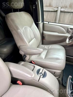 Chrysler Voyager 2001 in Riga, with an engine capacity of 3.30 L and mileage of 371 thousand km for 7000 €, photo 8 on AUTOMOTO.COM.LV