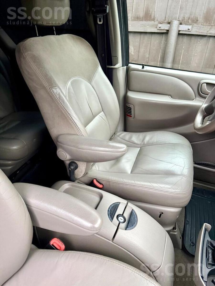 Chrysler Voyager 2001 in Riga, with an engine capacity of 3.30 L and mileage of 371 thousand km for 7000 €, photo 8 on AUTOMOTO.COM.LV