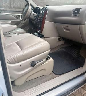 Chrysler Voyager 2001 in Riga, with an engine capacity of 3.30 L and mileage of 371 thousand km for 7000 €, photo 9 on AUTOMOTO.COM.LV