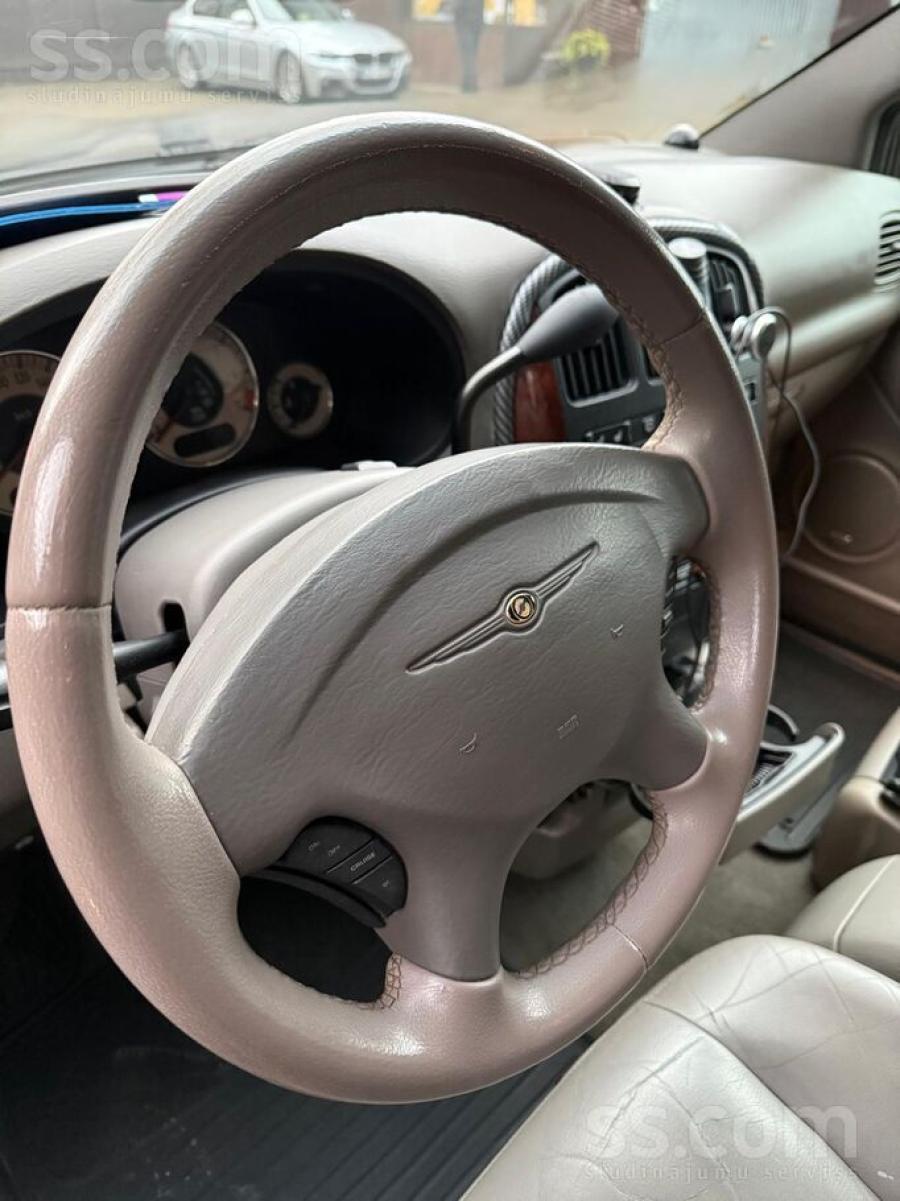 Chrysler Voyager 2001 in Riga, with an engine capacity of 3.30 L and mileage of 371 thousand km for 7000 €, photo 11 on AUTOMOTO.COM.LV