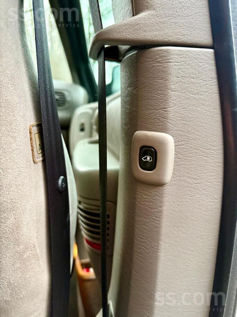 Chrysler Voyager 2001 in Riga, with an engine capacity of 3.30 L and mileage of 371 thousand km for 7000 €, photo 13 on AUTOMOTO.COM.LV
