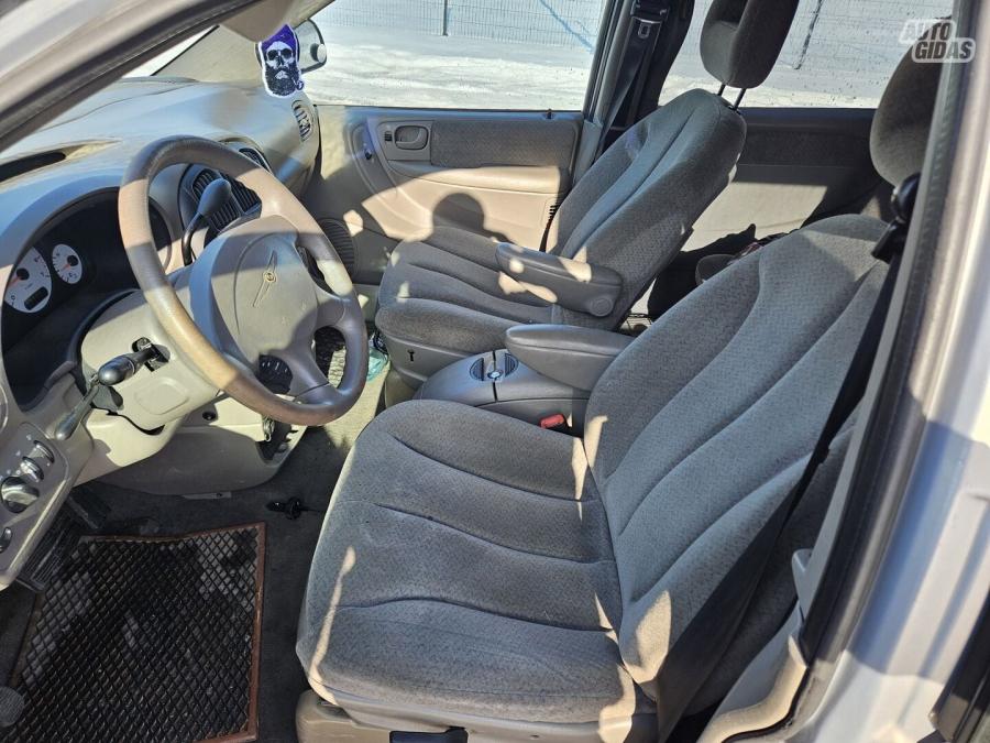 Chrysler Voyager 2002 in Prienai, with an engine capacity of 3.30 L and mileage of 250 thousand km for 1000 €, photo 11 on AUTOMOTO.COM.LV