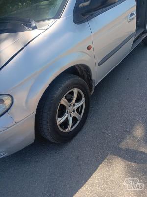 Chrysler Voyager 2002 in Radviliskis, with an engine capacity of 2.50 L and mileage of 278 thousand km for 860 €, photo 3 on AUTOMOTO.COM.LV