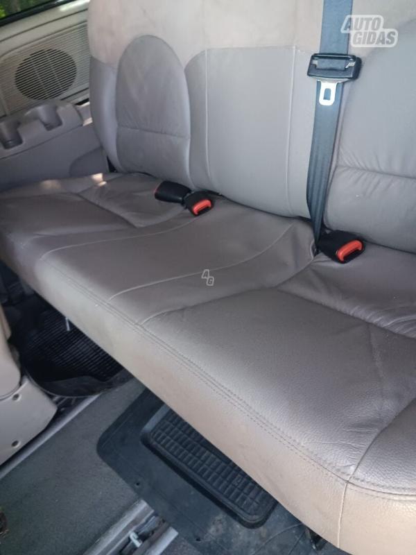 Chrysler Voyager 2002 in Radviliskis, with an engine capacity of 2.50 L and mileage of 278 thousand km for 860 €, photo 5 on AUTOMOTO.COM.LV