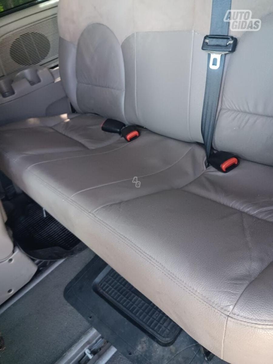 Chrysler Voyager 2002 in Radviliskis, with an engine capacity of 2.50 L and mileage of 278 thousand km for 860 €, photo 6 on AUTOMOTO.COM.LV