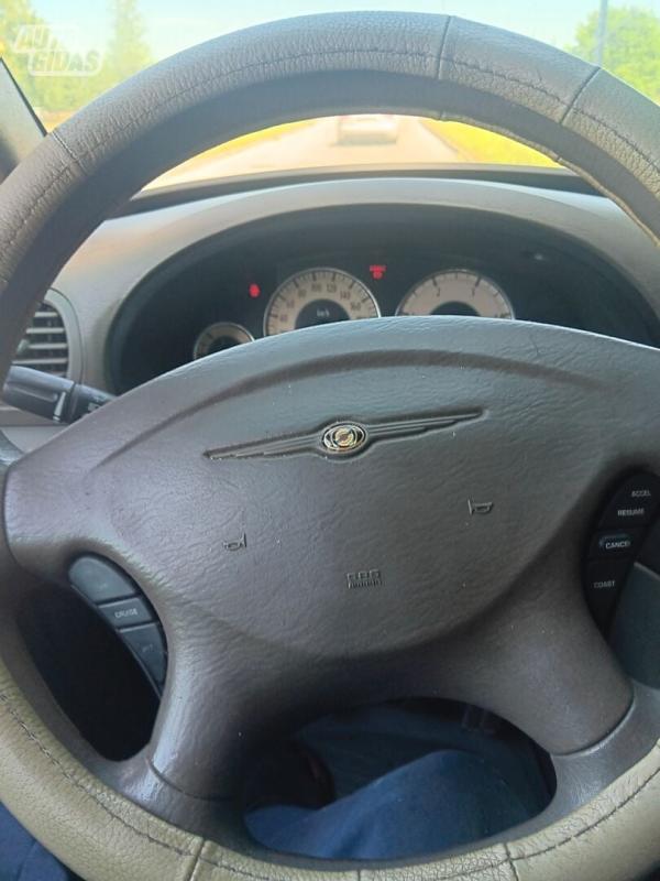 Chrysler Voyager 2002 in Radviliskis, with an engine capacity of 2.50 L and mileage of 278 thousand km for 860 €, photo 9 on AUTOMOTO.COM.LV