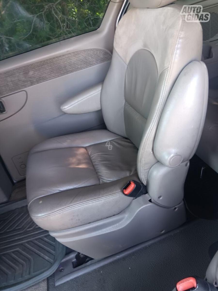 Chrysler Voyager 2002 in Radviliskis, with an engine capacity of 2.50 L and mileage of 278 thousand km for 860 €, photo 12 on AUTOMOTO.COM.LV