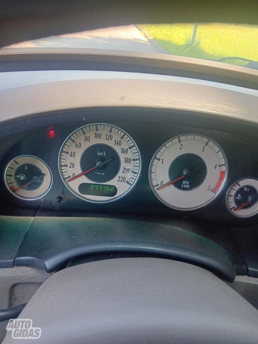 Chrysler Voyager 2002 in Radviliskis, with an engine capacity of 2.50 L and mileage of 278 thousand km for 860 €, photo 13 on AUTOMOTO.COM.LV