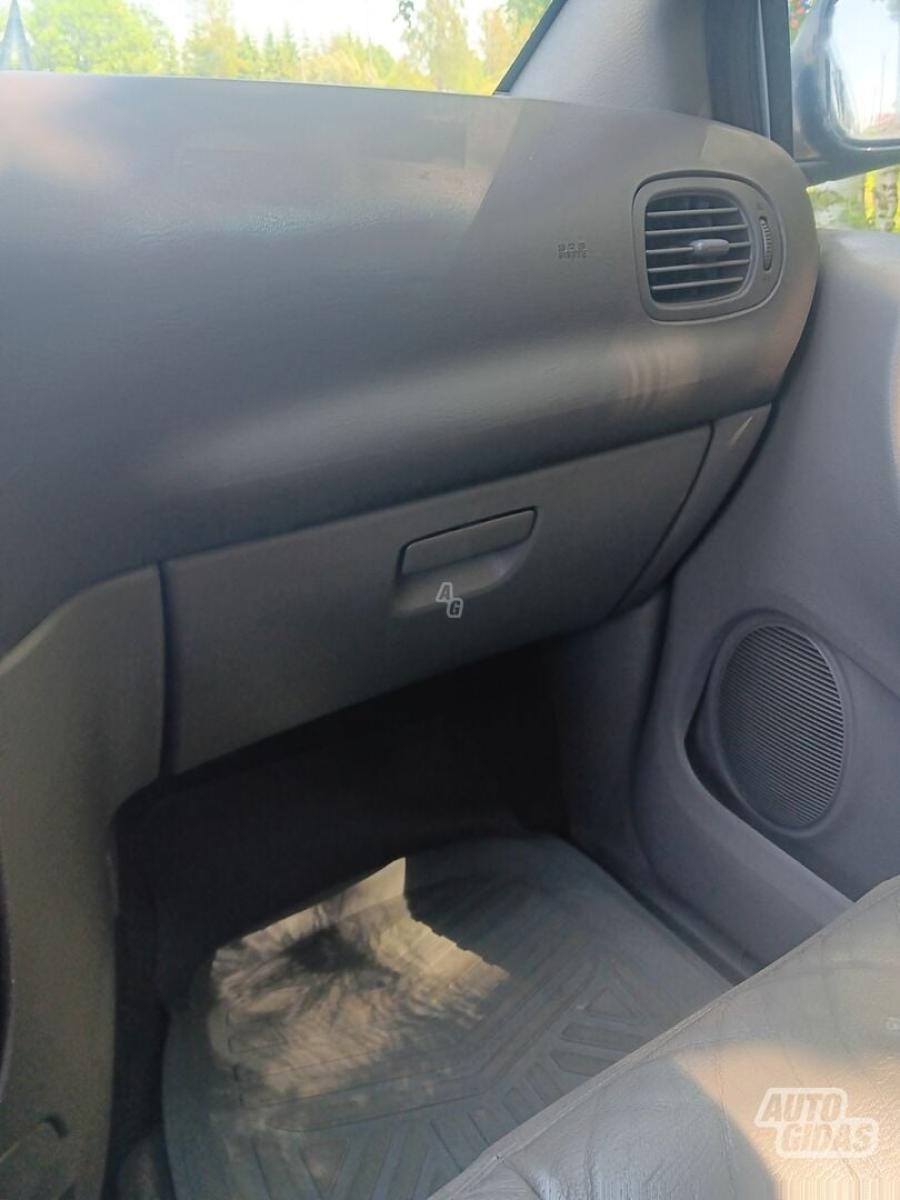 Chrysler Voyager 2002 in Radviliskis, with an engine capacity of 2.50 L and mileage of 278 thousand km for 860 €, photo 15 on AUTOMOTO.COM.LV