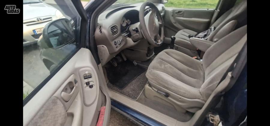 Chrysler Voyager 2003 in Vilnius, with an engine capacity of 2.50 L and mileage of 410 thousand km for 1500 €, photo 9 on AUTOMOTO.COM.LV
