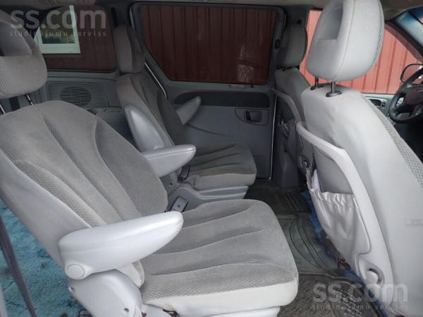 Chrysler Voyager 2004 Liepāja, ar dzinēja tilpumu 2.50 L un nobraukumu 298 tūkst. km par 2100 €, foto 5 vietnē AUTOMOTO.COM.LV