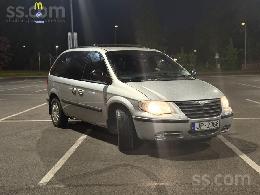 Chrysler Voyager 2004 in Riga, with an engine capacity of 2.40 L and mileage of 248 thousand km for 2000 €, photo 3 on AUTOMOTO.COM.LV