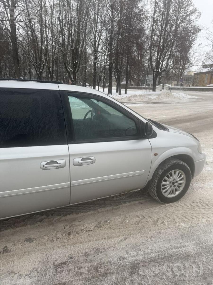 Chrysler Voyager 2005 Rēzekne, ar dzinēja tilpumu 2.80 L un nobraukumu 350 tūkst. km par 990 €, foto 2 vietnē AUTOMOTO.COM.LV