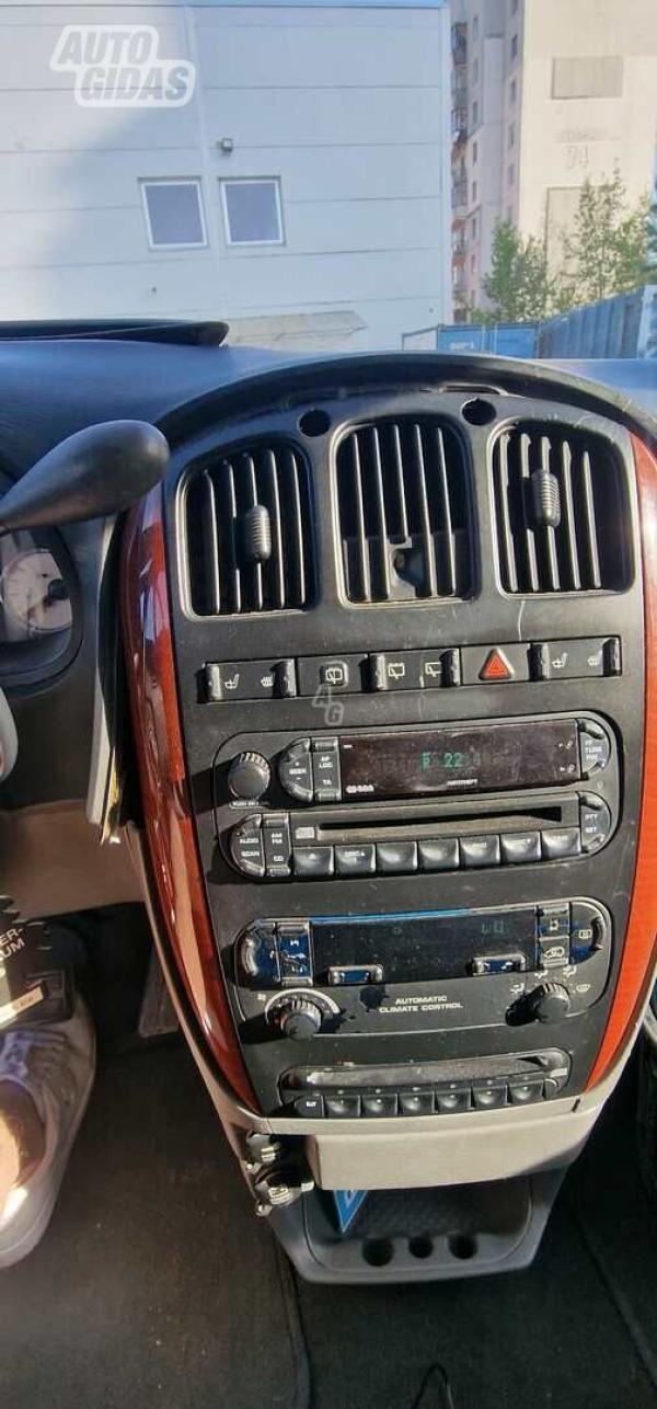 Chrysler Voyager 2005 in Alytus, with an engine capacity of 2.80 L and mileage of 227 thousand km for 1000 €, photo 5 on AUTOMOTO.COM.LV
