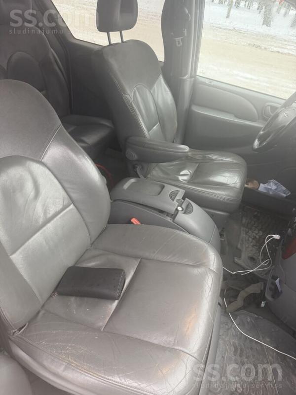 Chrysler Voyager 2005 in Rezekne, with an engine capacity of 2.80 L and mileage of 350 thousand km for 750 €, photo 4 on AUTOMOTO.COM.LV