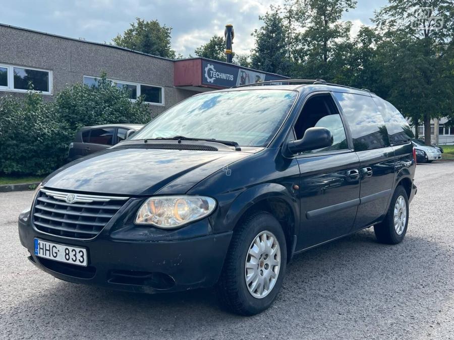 Chrysler Voyager 2005 in Panevezys, with an engine capacity of 2.40 L and mileage of 387 thousand km for 900 €, photo 1 on AUTOMOTO.COM.LV