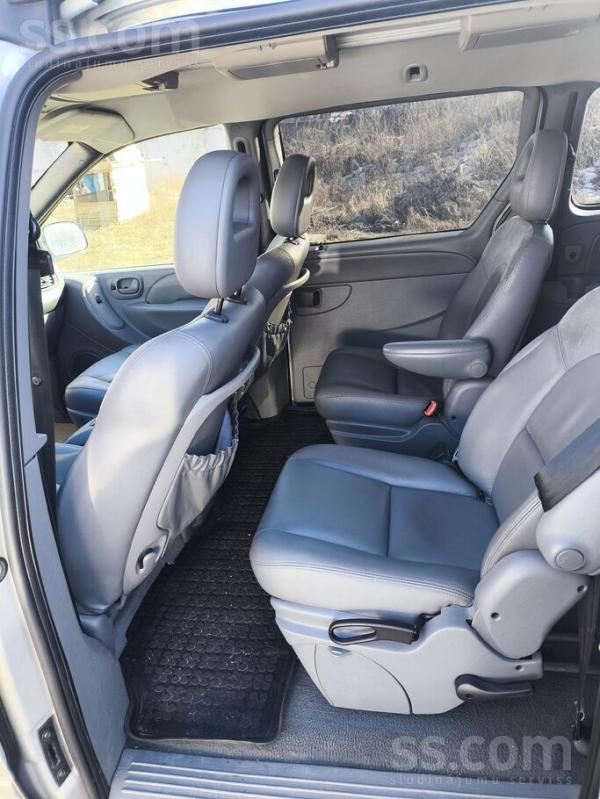 Chrysler Voyager 2006 in Riga, with an engine capacity of 2.80 L and mileage of 244 thousand km for 3600 €, photo 4 on AUTOMOTO.COM.LV
