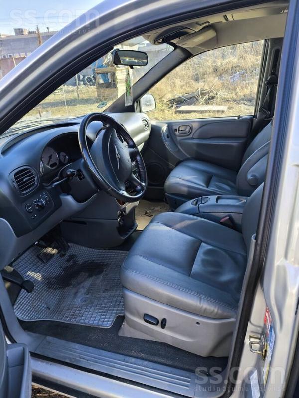 Chrysler Voyager 2006 in Riga, with an engine capacity of 2.80 L and mileage of 244 thousand km for 3600 €, photo 5 on AUTOMOTO.COM.LV