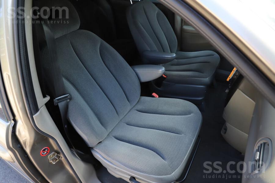 Chrysler Voyager 2006 Tukums, ar dzinēja tilpumu 2.80 L un nobraukumu 296 tūkst. km par 2450 €, foto 7 vietnē AUTOMOTO.COM.LV
